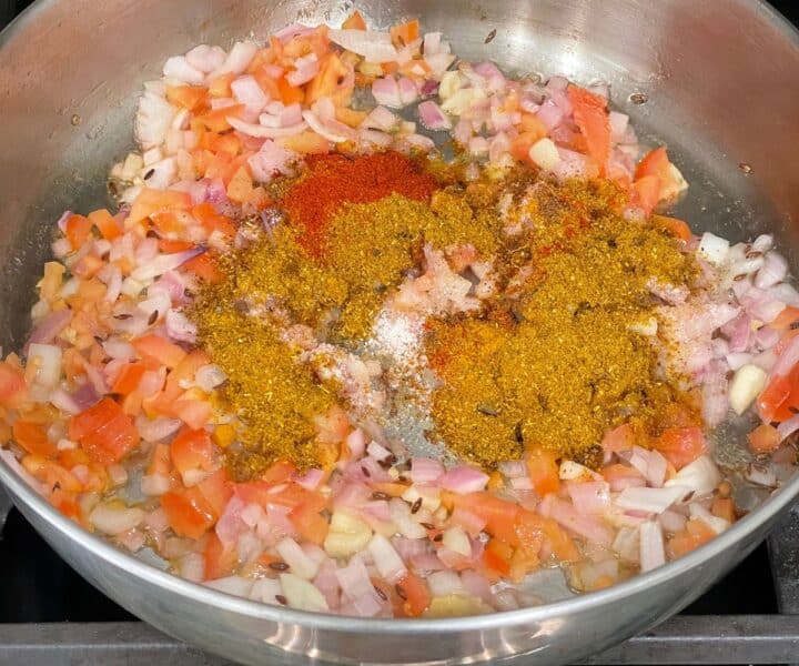 Palak Corn (Spinach Corn Curry) • Simple Sumptuous Cooking