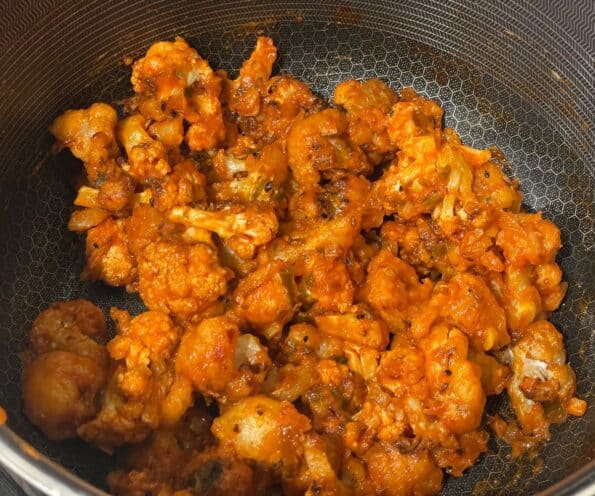 Lasuni Gobi (Air Fried Garlic Cauliflower) • Simple Sumptuous Cooking