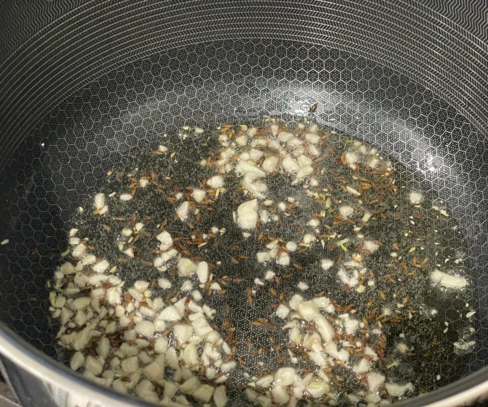 Lasuni Gobi (Air Fried Garlic Cauliflower) • Simple Sumptuous Cooking